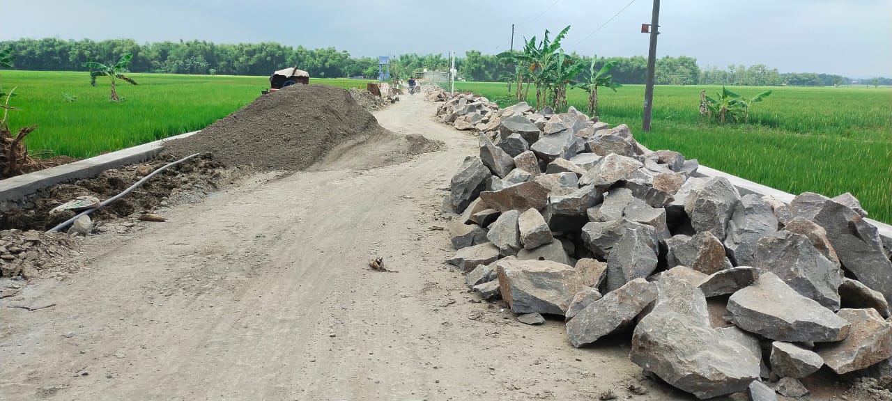 Pekerjaan Talud Jalan Bumiharjo- Sukopuluhan Terkesan Asal-asalan ...